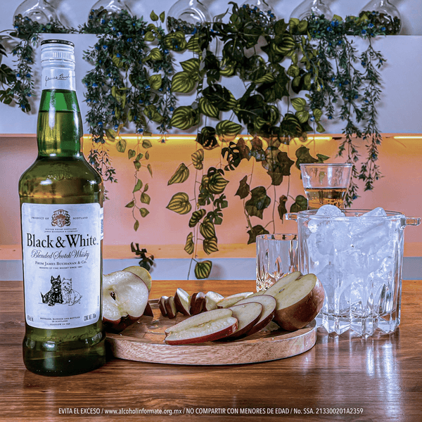 Whisky Black & White Original Blended Scotch 700 ml - H-E-B México